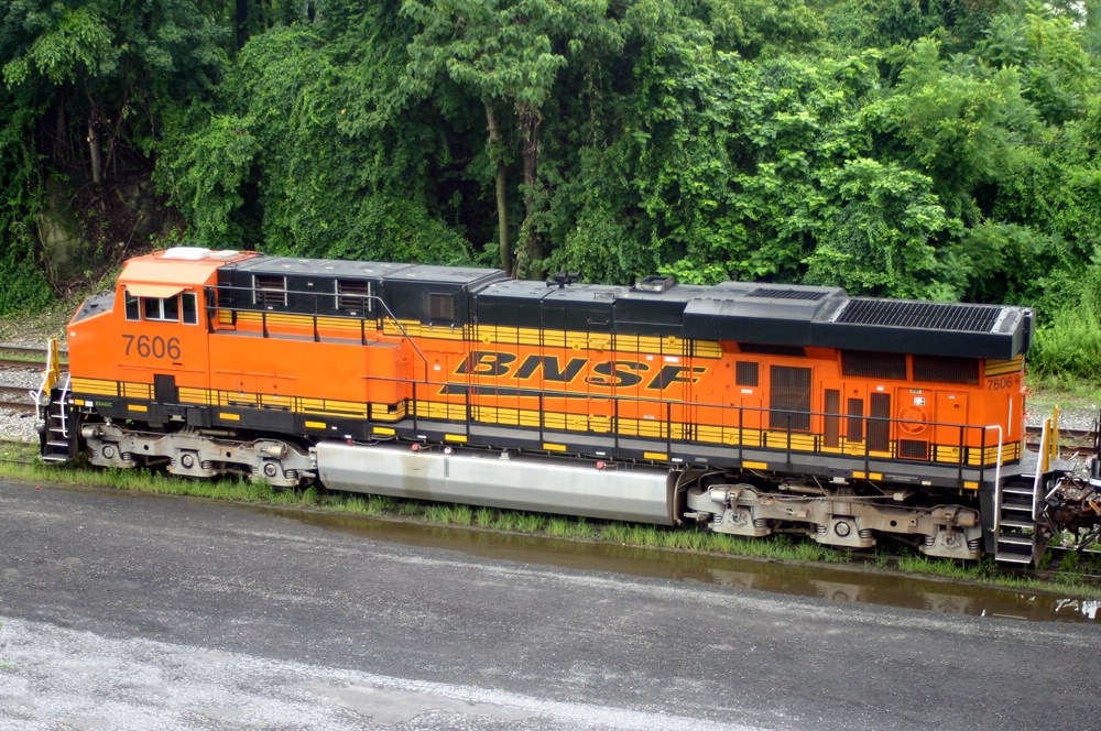 BNSF 7606